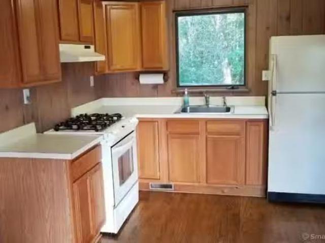 16 Pepperidge Road, Newtown, CT 06470