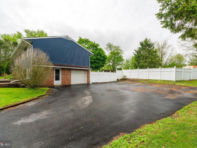 16 Pine Avenue