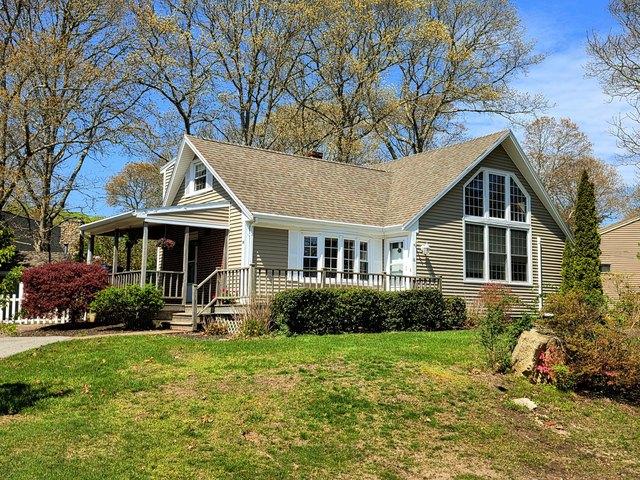 16 Pine Hollow Rd, Teaticket, MA 02536