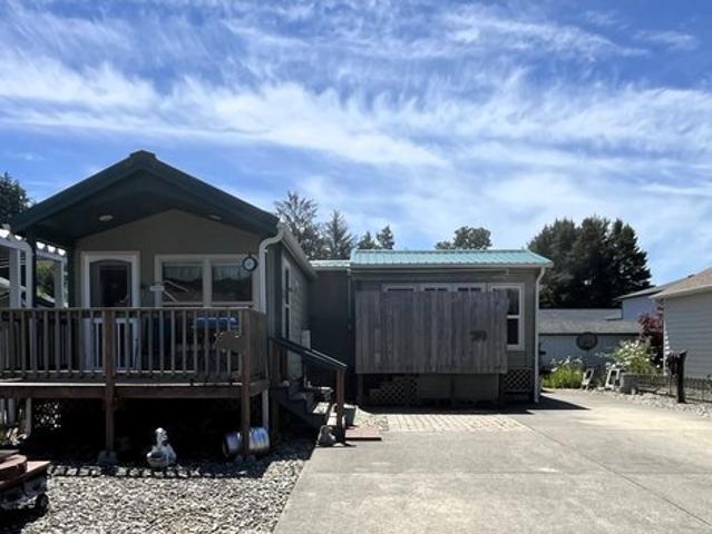 16 Pine Ln, Lakeside, OR 97449