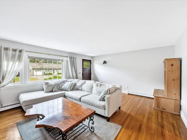 16 Pine View Dr