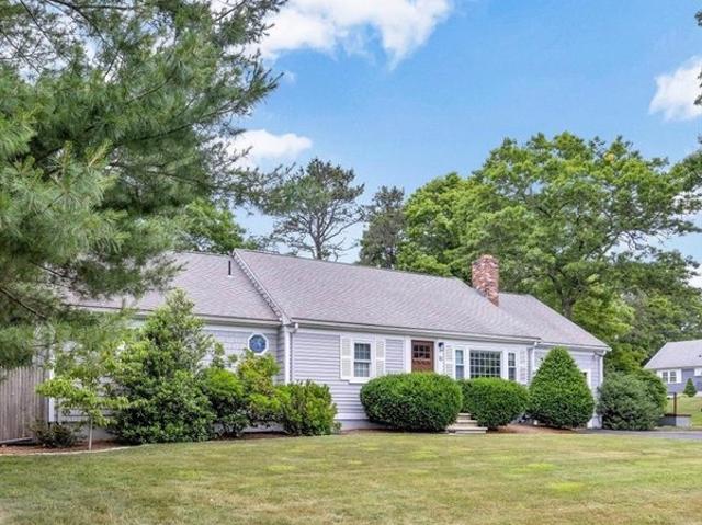 16 Pine View Dr, Barnstable, MA 02635