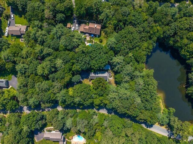 16 Pond Hollow Road