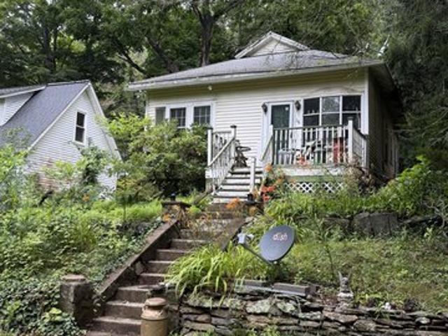 16 Pleasant Valley Rd, Clinton, CT 06413