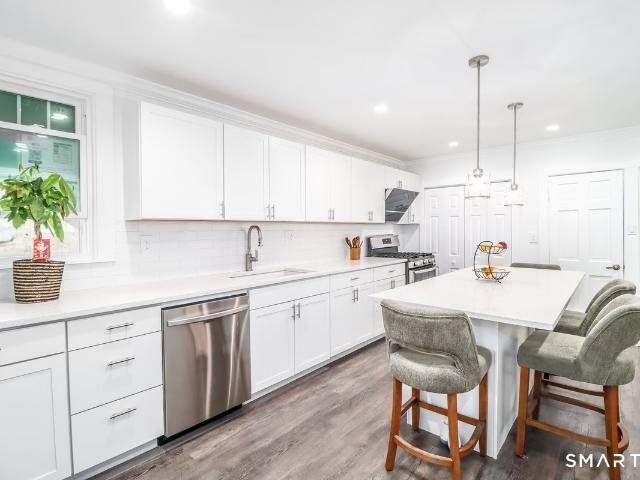 16 Raymond St, New Canaan, CT 06840 | MLS #24165 | Compass
