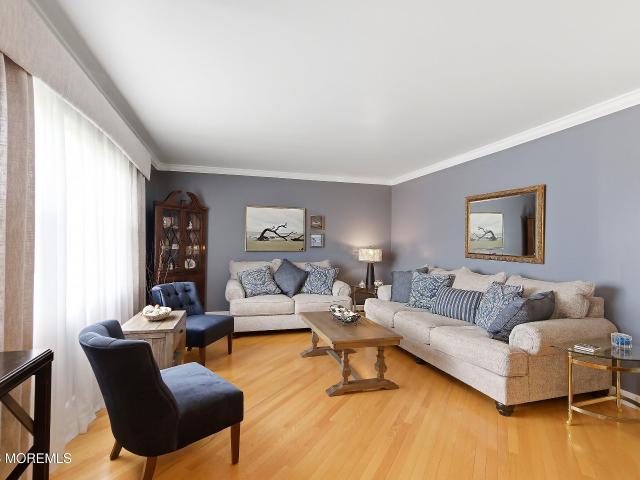 16 Redwood Drive