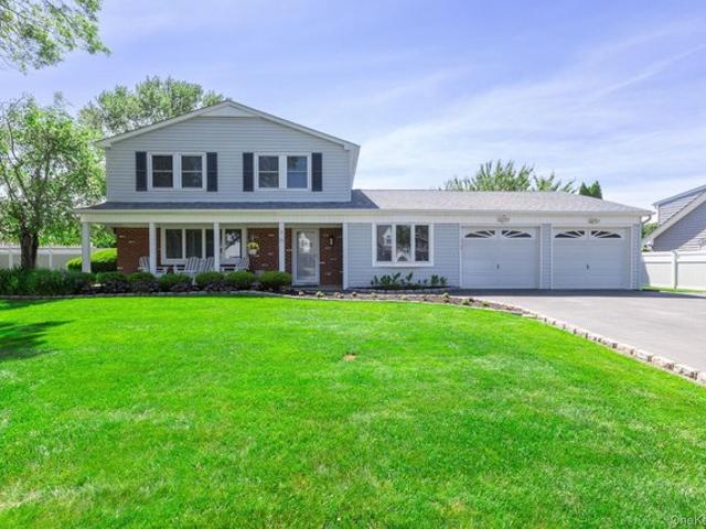 16 Redwood Ln, South Setauket, NY 11720