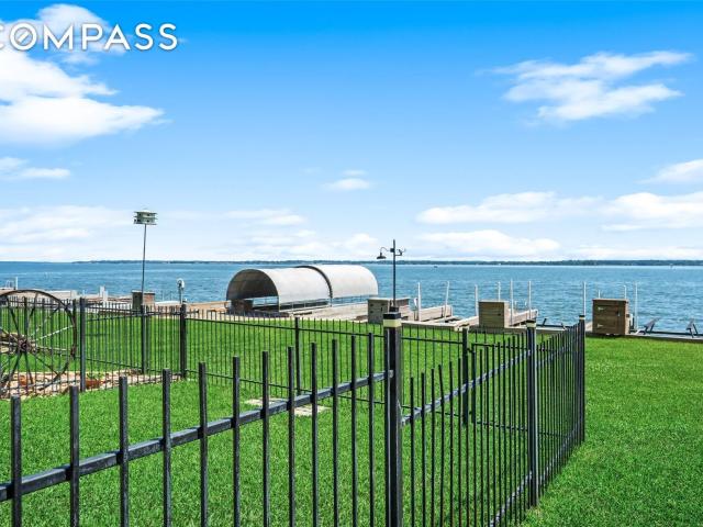 16 Regency Point, Montgomery, TX