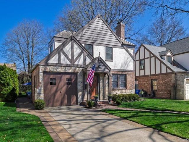 16 Revere Dr E, Floral Park, NY 11001