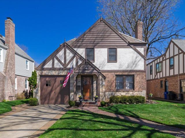 16 Revere Dr E, Floral Park, NY 11001 | MLS #982639 | Compass