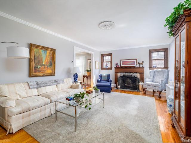 16 Revere Drive E