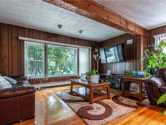 16 Riverfarm Road