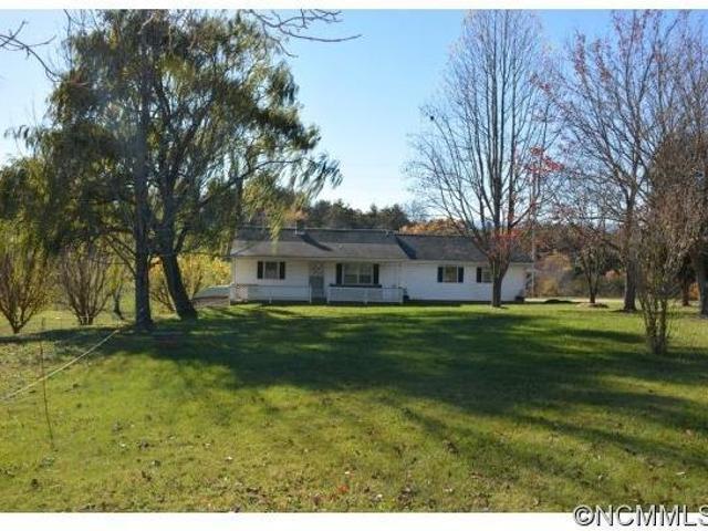 16 Rocking Chair Ln, Leicester, NC 28748