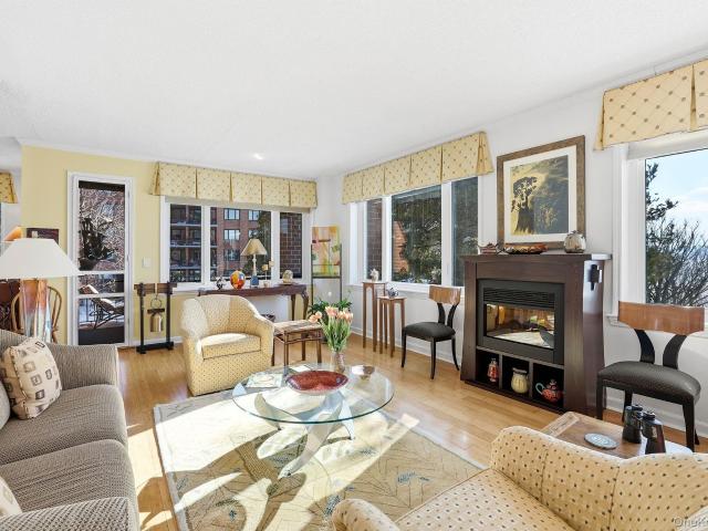 16 Rockledge Avenue 2E2