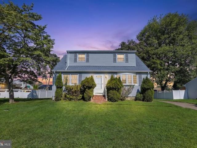 16 Running Brook Rd, Trenton, NJ 08638