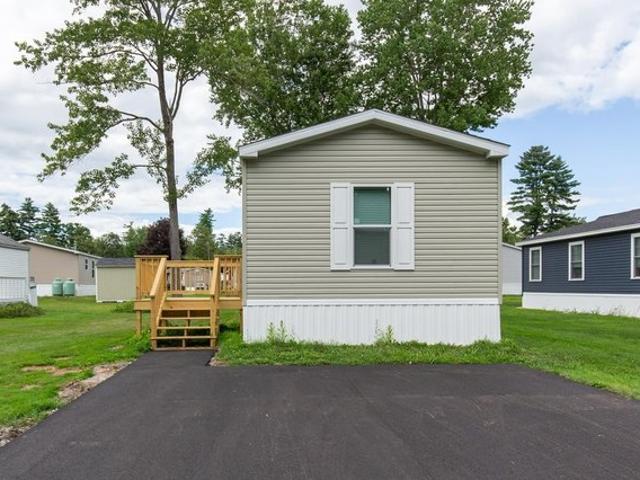 16 S Emperor Dr, Concord, NH 03303