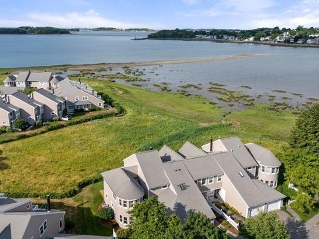 16 Schooner Ln Unit 16, Quincy, MA 02171