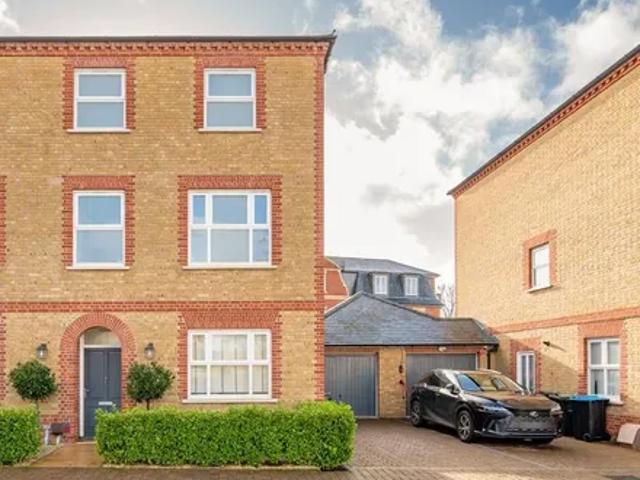 16 Sassoon Drive, London, EN4 0BT, United Kingdom | 5 bed house for rent #139269912 | Rentberry