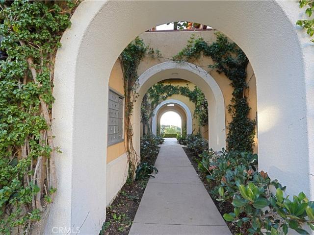 16 Savona Court