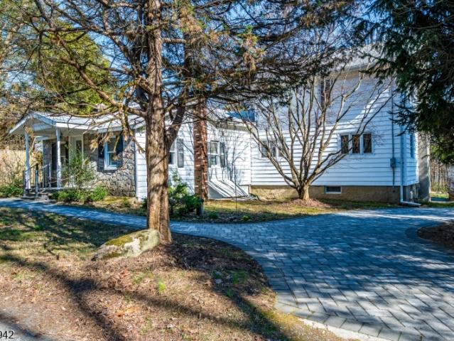 16 Skytop Rd