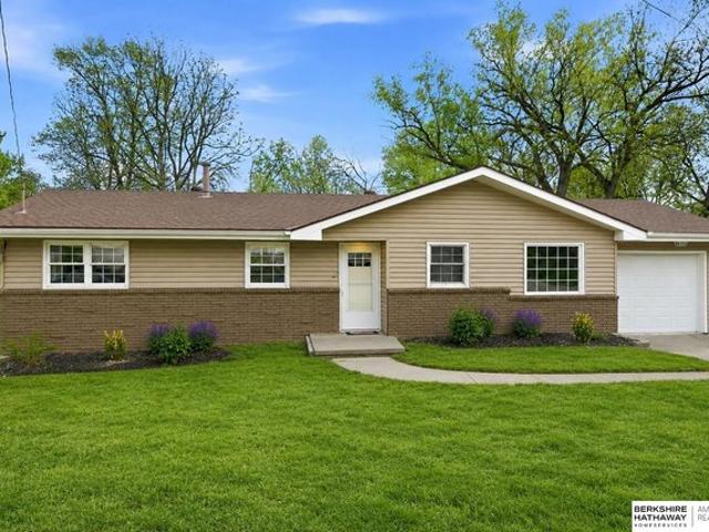 16 Shady Ln, Council Bluffs, IA 51503