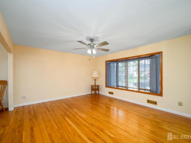 16 Sheinfine Avenue