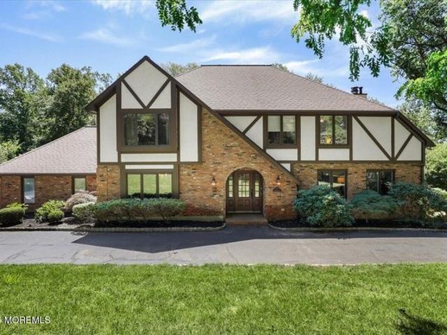 16 Sherwood Ct, Holmdel, NJ 07733