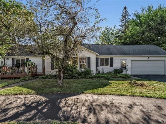 16 South Ln, Orchard Park, NY 14127