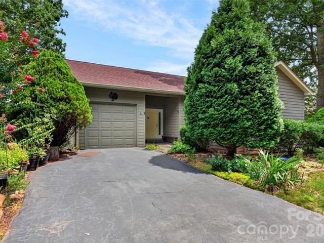 16 Spring Hollow Cir, Asheville, NC 28805