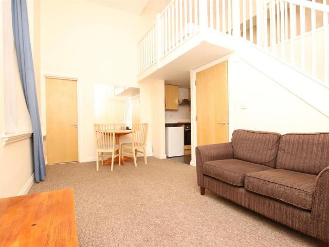 16 St. Stephens Street, Bristol BS1 Studio to rent £1,050 pcm £242 pw