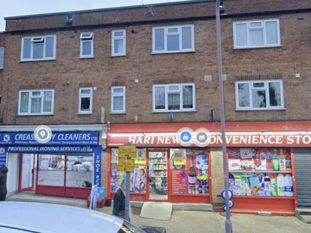 16 Station Chambers Oak Road, Romford Studio to rent £1,000 pcm £231 pw