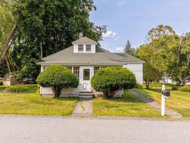 16 Stevens St, Enfield, NH 03748