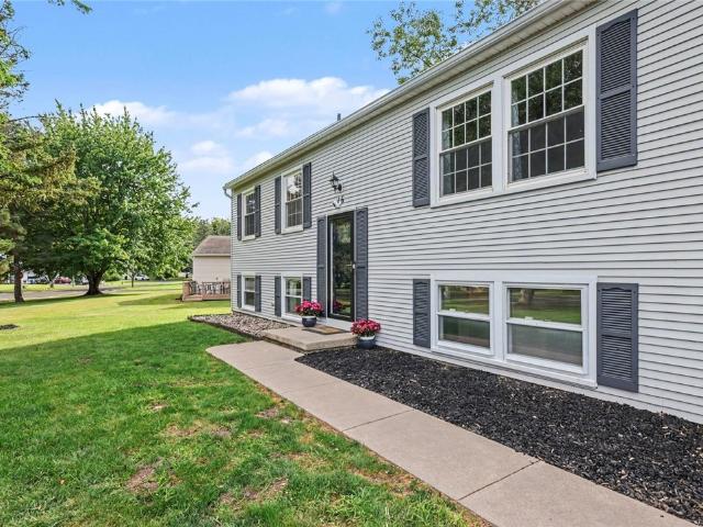 16 Strussenberg Drive
