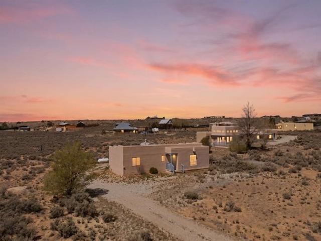 16 Sugar Ln, El Prado, NM 87529