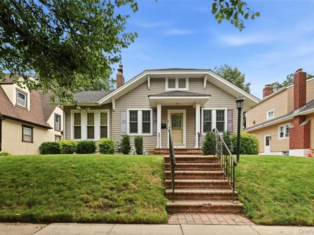 16 Superior Rd, Bellerose village, NY 11001