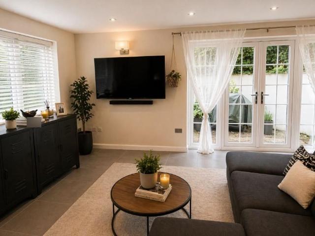 16a Disraeli Crescent
