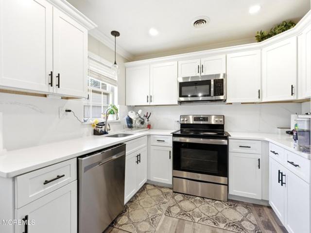 16B Cambridge Cir, Manchester, NJ 08759