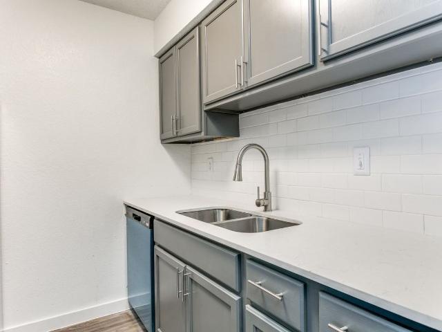 16Ten 2 Bedroom Apartment for Rent at 1610 E Mckinney St, Denton, TX 76209