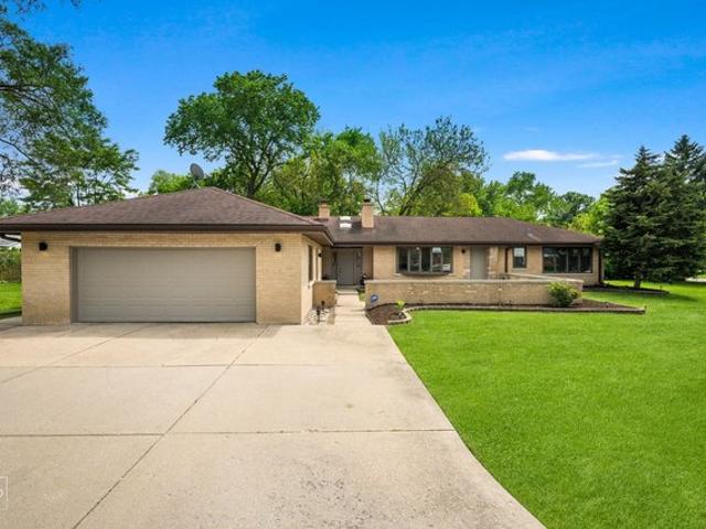 16W721 Red Oak St, Bensenville, IL 60106