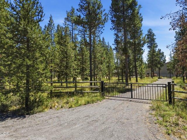 17043 Elsinore Rd, Bend, OR 97707