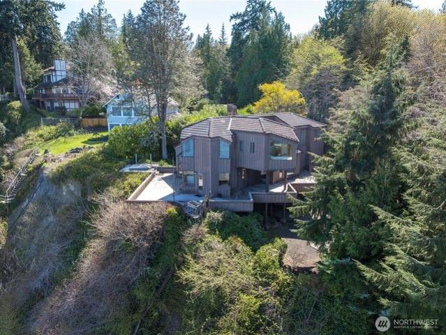 17040 Agate St NE, Bainbridge Island, WA 98110