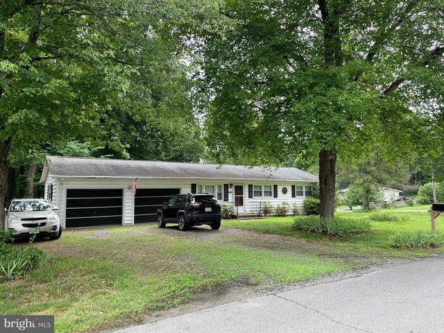 17047 Elm St, Bowling Green, VA 22427