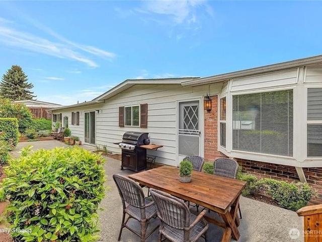17044 Woodcrest Dr NE, Bothell, WA 98011