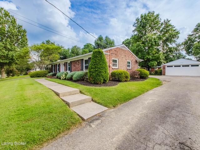 1704 Ormsby Ln