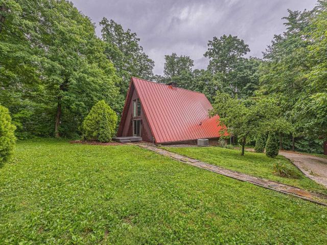 1704 E Maple Drive