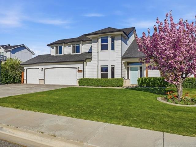 1704 Elmwood Ave, West Richland, WA 99353