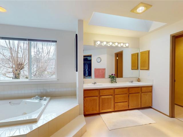 1704 Field Pl NE, Renton, WA 98059 | MLS #2556