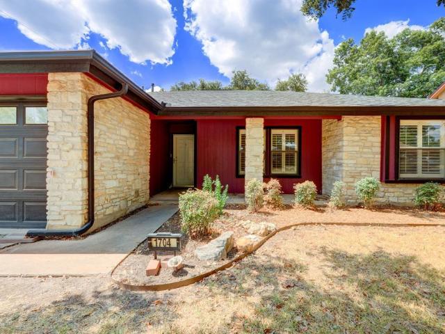 1704 Foxfire Dr