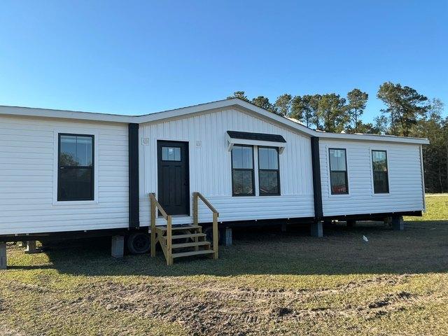 1704 Karudy Cir, Effingham, SC 29541