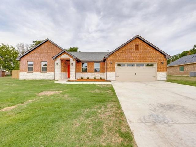 1704 Kings Ln, Commerce, TX 75428